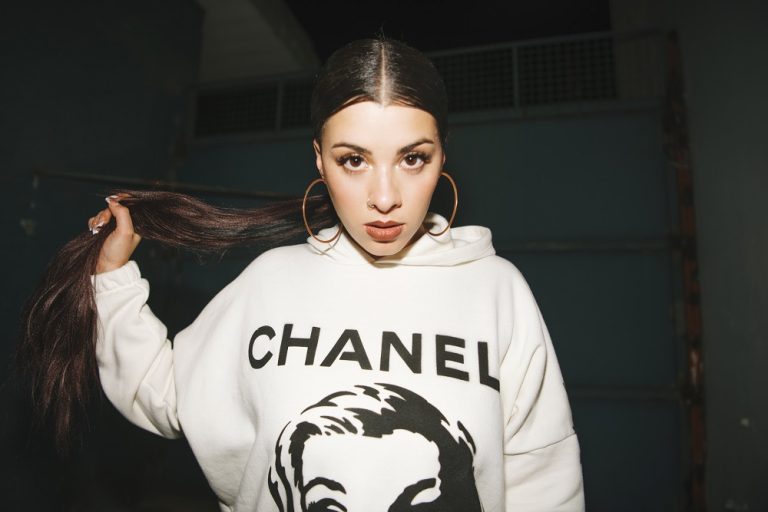 Louly, una de las nuevas mujeres de la escena urbana, presenta "Two ...