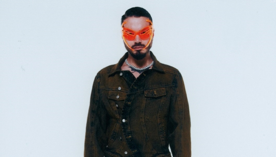 J Balvin revive la magia del reggaetón y presenta "Polvo de tu vida" ft ...